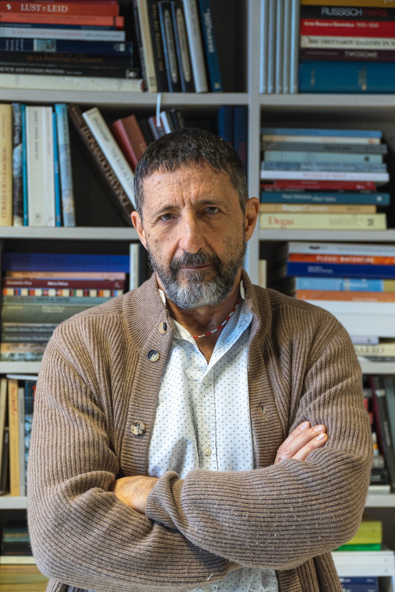 “Chi dice tace” di Chiara Valerio e “Il fuoco che ti porti dentro” di ...